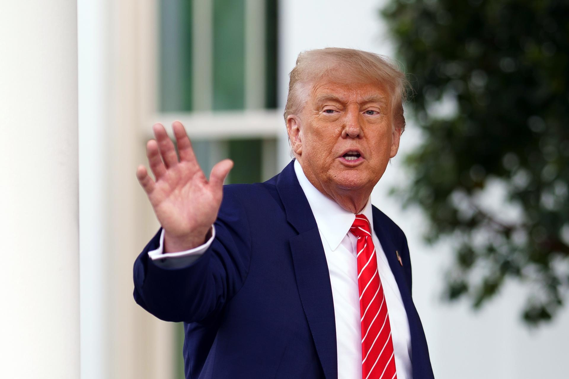 Sul-africanos beneficiados por plano de Trump viajam para os EUA - MUSSICOM